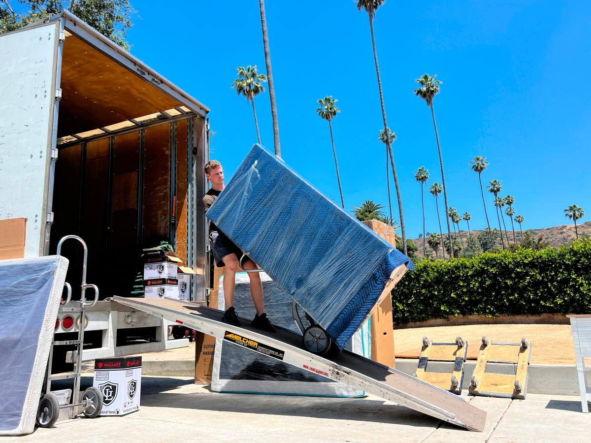 Movers North Hills, California | from $109/hr | Price 2025